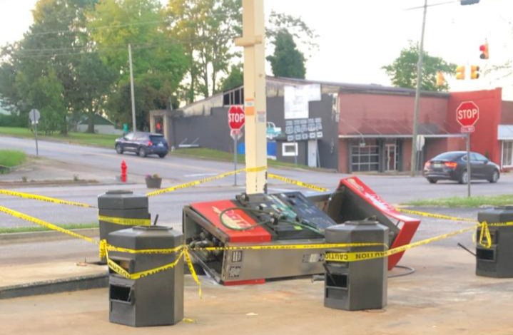Customers drives off with gas pump in Rockford – The Coosa County News